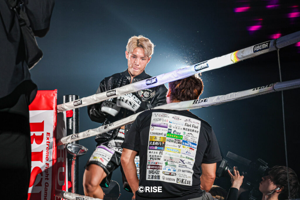 RISE-BreakingDown王者・YURA、衝撃の世界デビュー！ 豪快ワンパンKOで初戦突破 | 瞬刊モッツ｜モッツ出版株式会社