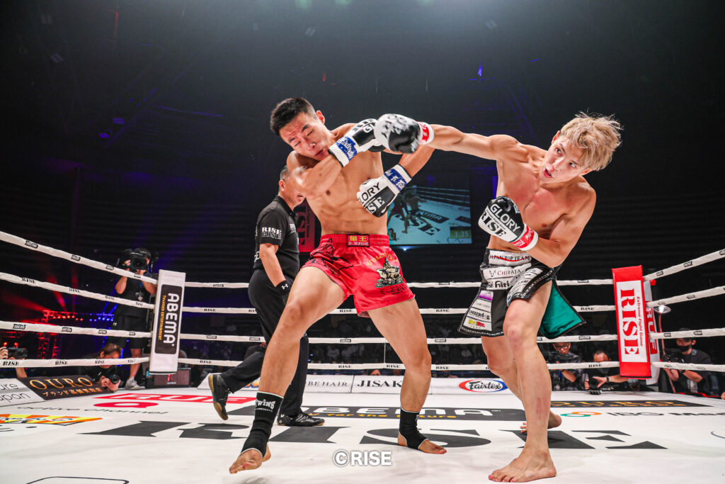 RISE-BreakingDown王者・YURA、衝撃の世界デビュー！ 豪快ワンパンKOで初戦突破 | 瞬刊モッツ｜モッツ出版株式会社